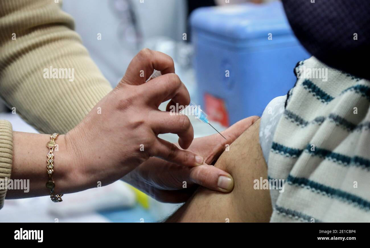 Vaccine process hi-res stock photography and images - Alamy