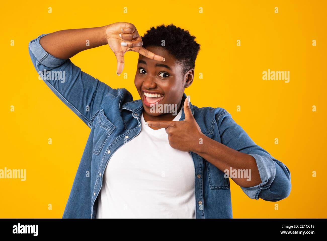 Black Plus-Size Lady Framing Face With Fingers, Yellow Background Stock ...