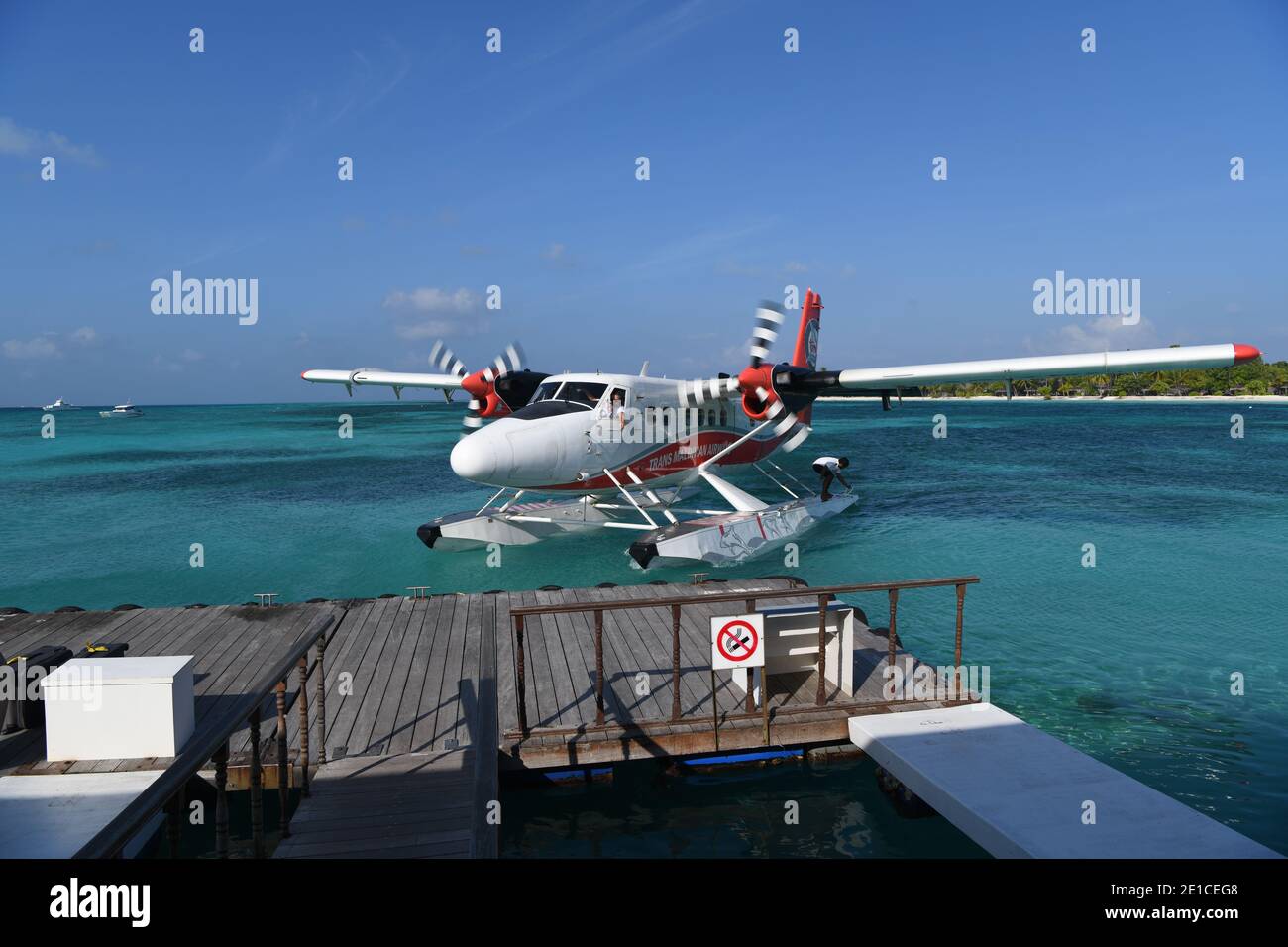 De Havilland Twin Otter seaplane in the Maldives. Trans Maldivian ...