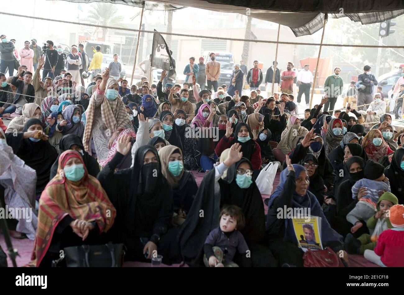 Members of Shia Community blocked M.A Jinnah road as they are holding ...