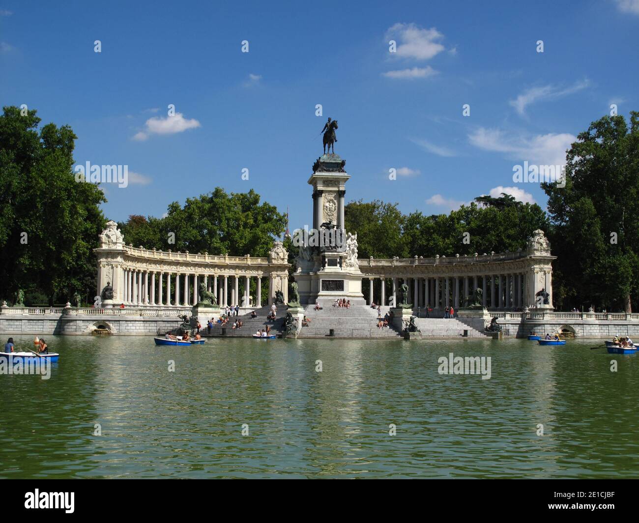 Boating on lake of El Estanque in Parque del Retiro (Retiro Park) in ...