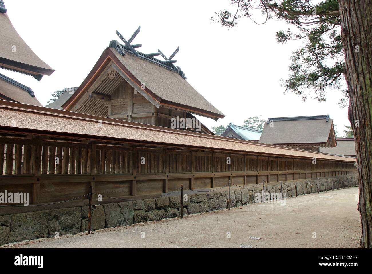 Sanctuaire shinto hi-res stock photography and images - Alamy