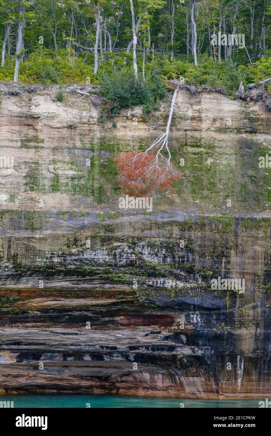 Sandstone cliffs, beaches, sand dunes, waterfalls, inland lakes, deep ...