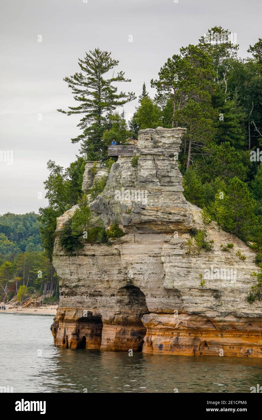Sandstone cliffs, beaches, sand dunes, waterfalls, inland lakes, deep ...