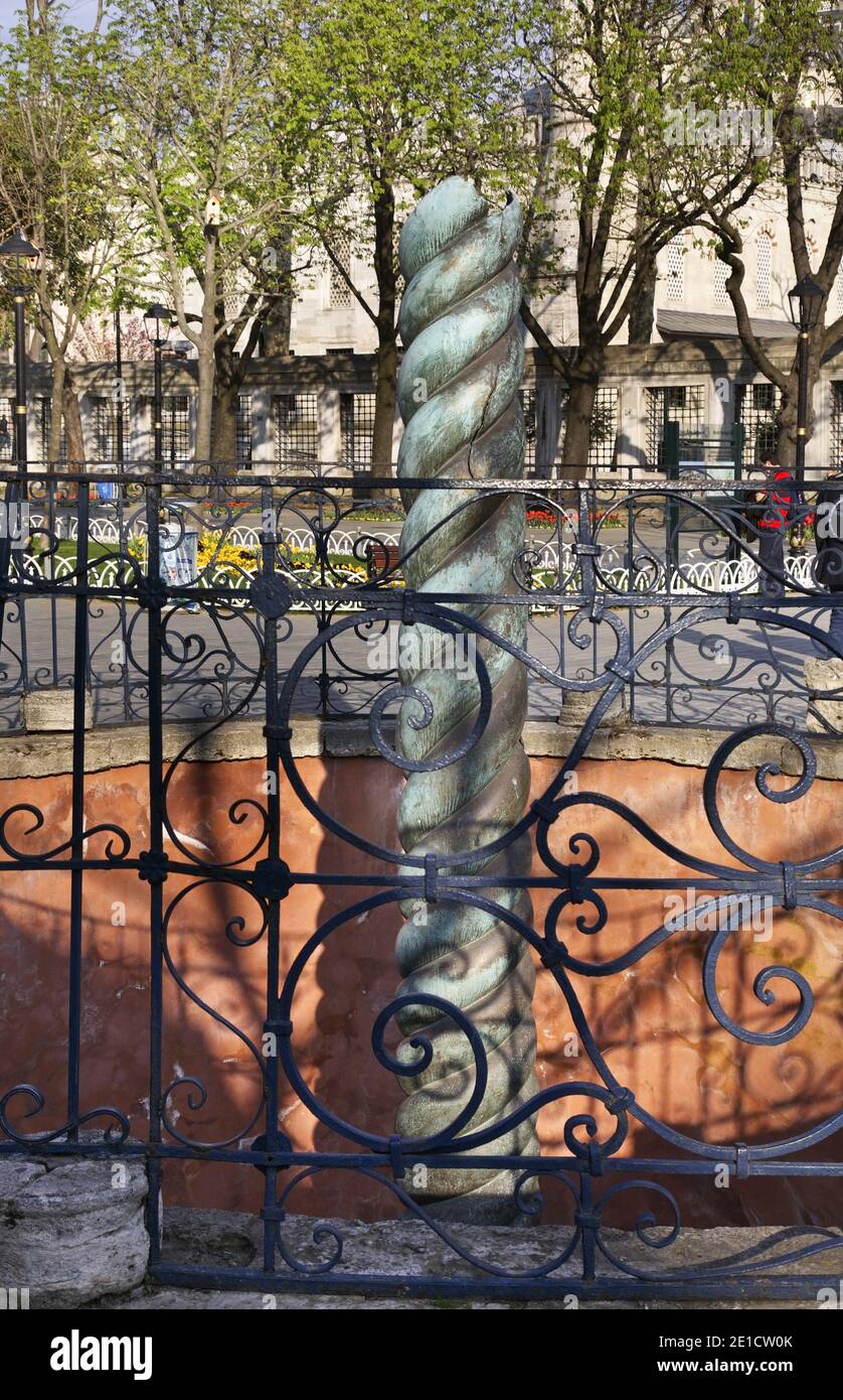 Serpent Column (Delphi Tripod) in Istanbul. Turkey Stock Photo - Alamy