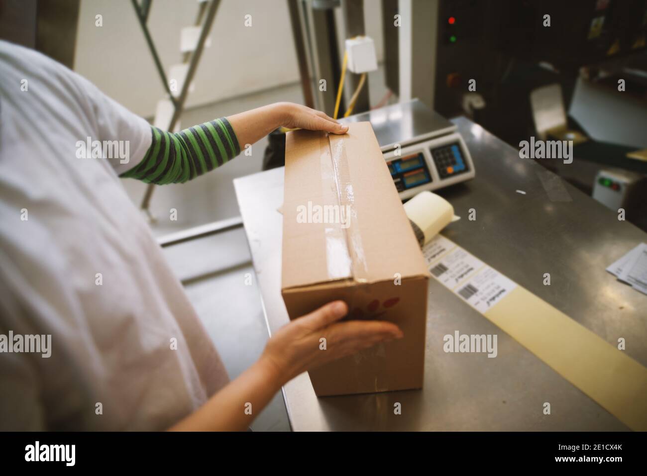 Closing box hi-res stock photography and images - Alamy
