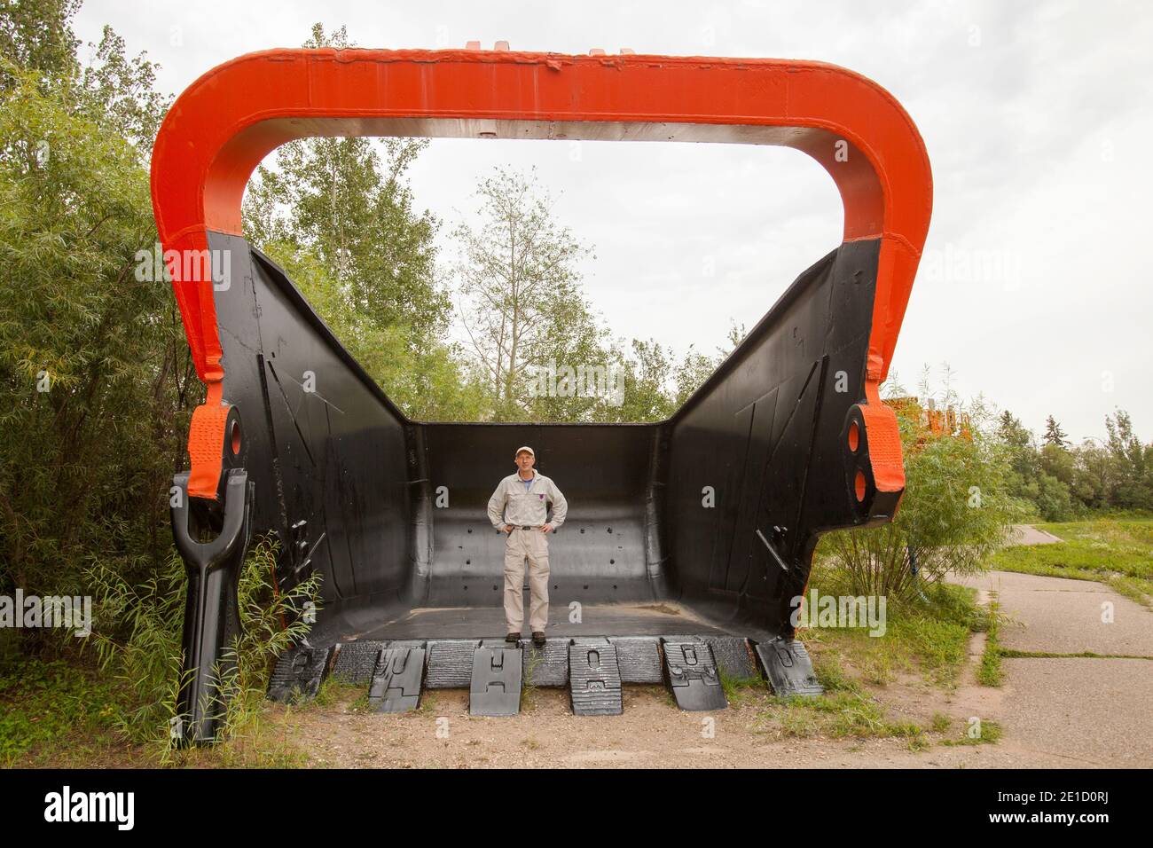 Bitumen in a bucket hi-res stock photography and images - Alamy