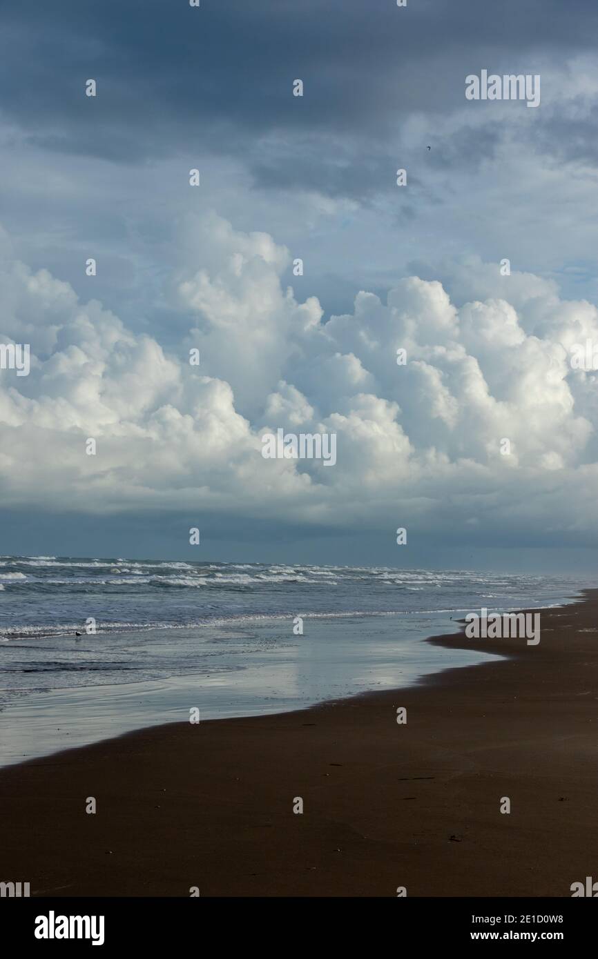 Gulf of mexico surf shore hi-res stock photography and images - Alamy