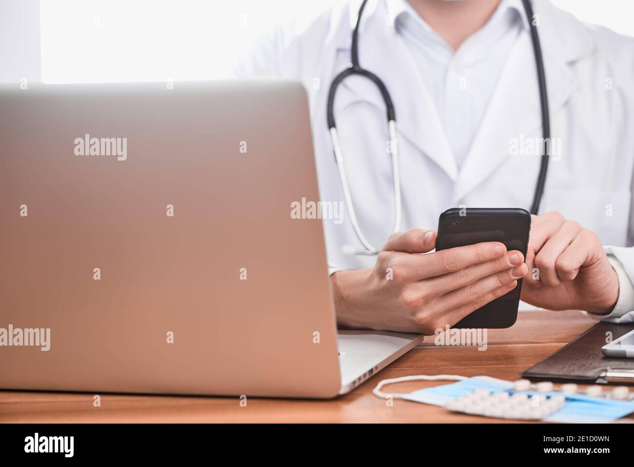 Cell phone medical record hi-res stock photography and images - Alamy