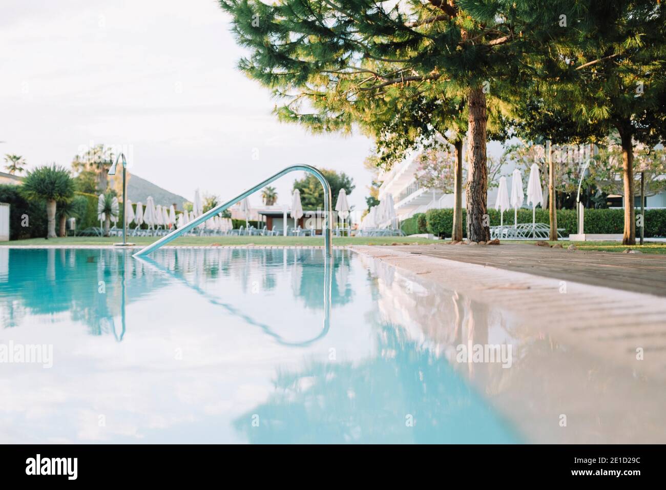 Empty hotel swimming pool hi-res stock photography and images - Alamy