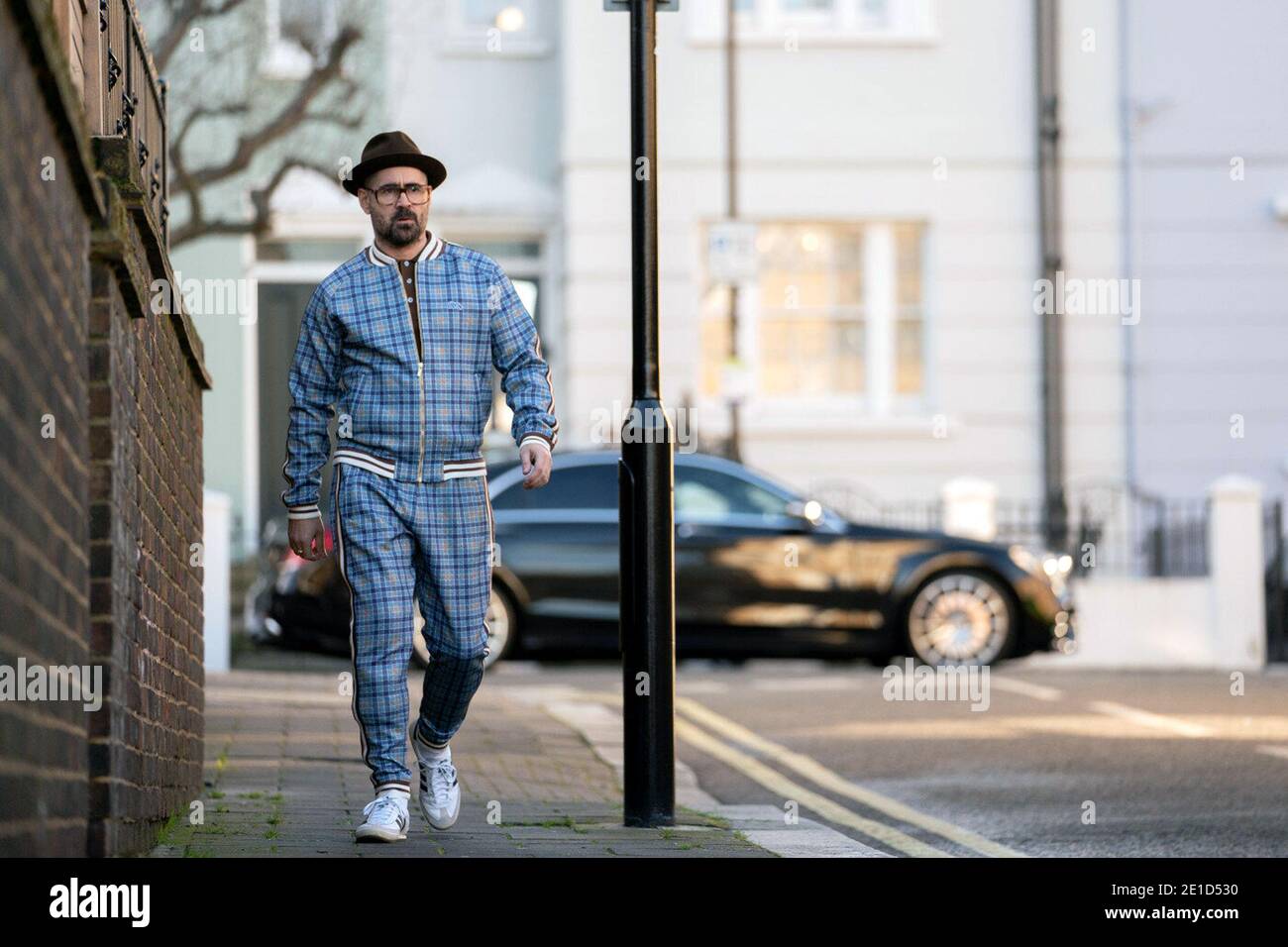 Henry golding the gentlemen hi-res stock photography and images - Alamy