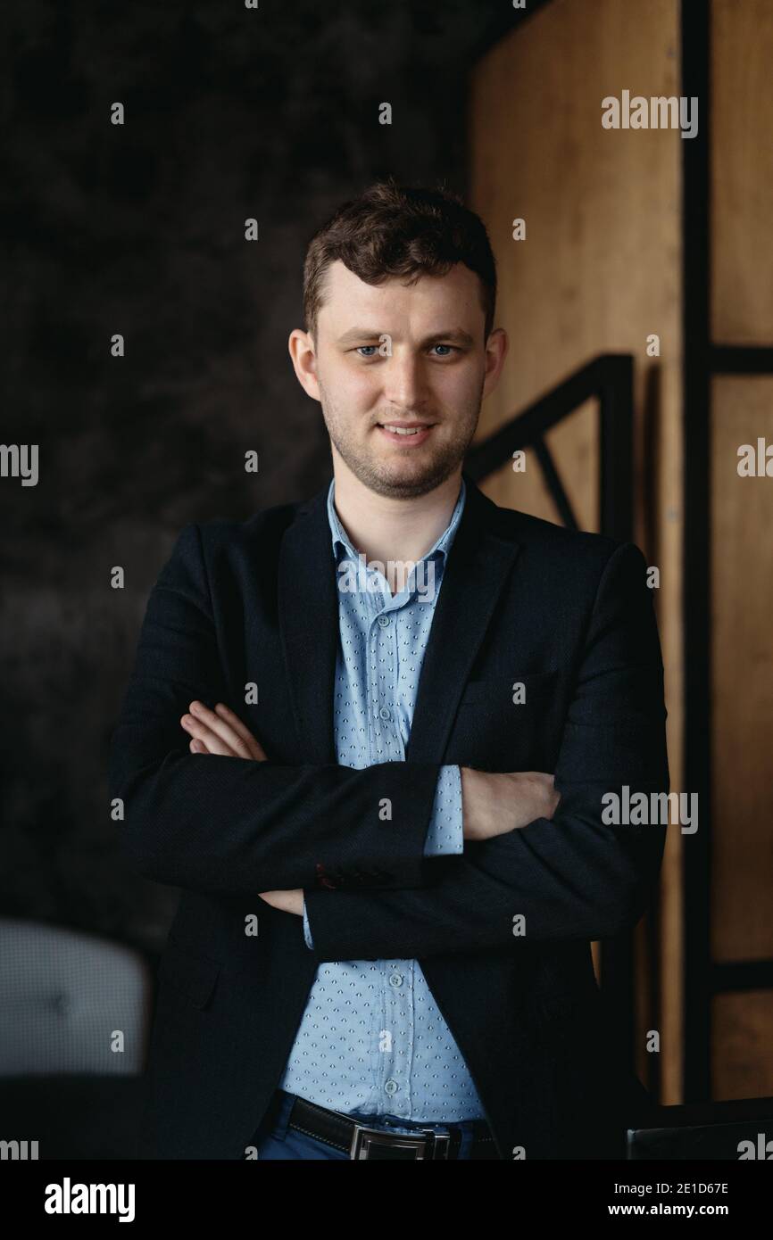 Managers standing up hi-res stock photography and images - Alamy