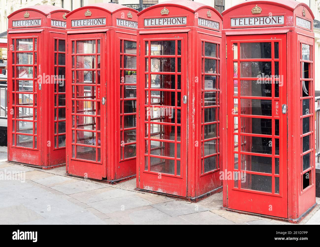 Using telephone booth hi-res stock photography and images - Alamy