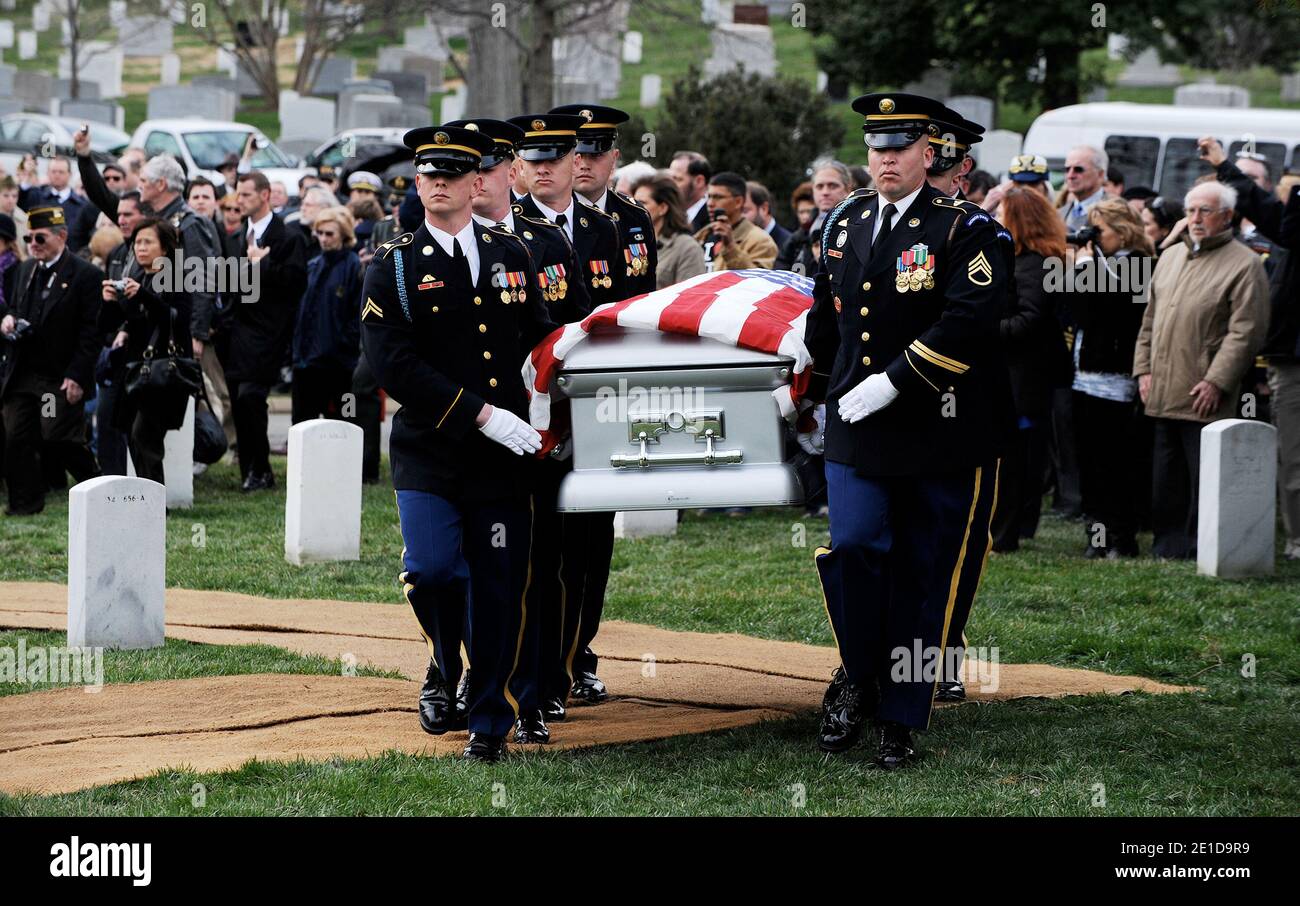 The casket of U.S. Army Corporal Frank Buckles arrives at the gravesite ...
