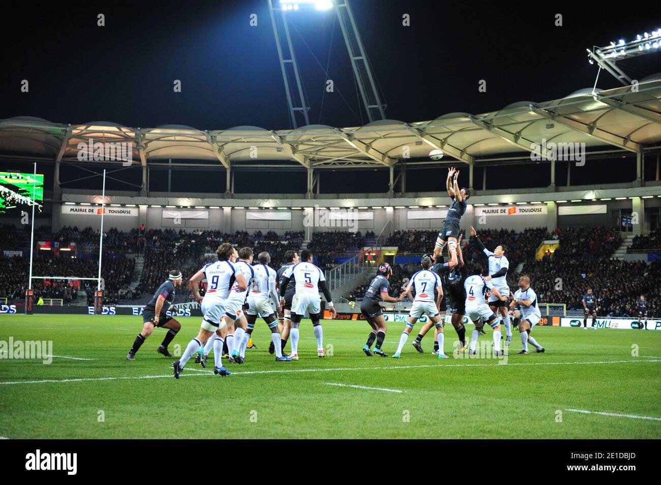 Line out during the French Top 14 Rugby Union match, Stade Toulousain ...
