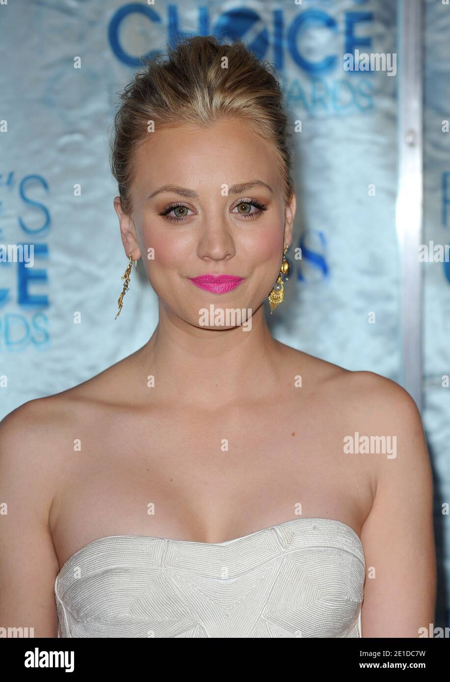 Kaley Cuoco attends the 2011 People's Choice Awards at the Nokia ...