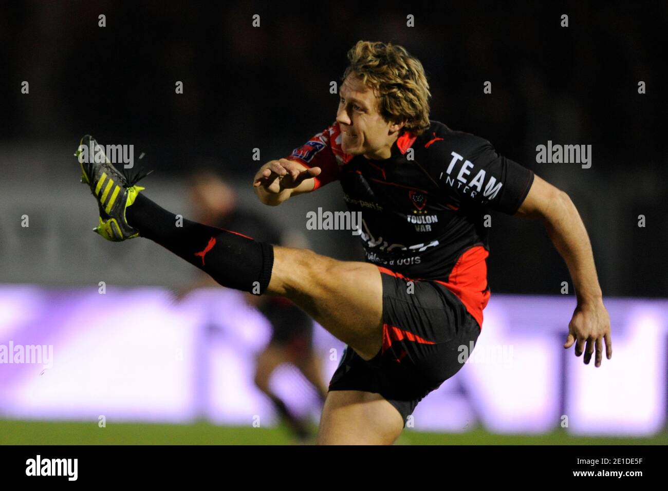 Jonny wilkinson drop goal hi-res stock photography and images - Alamy