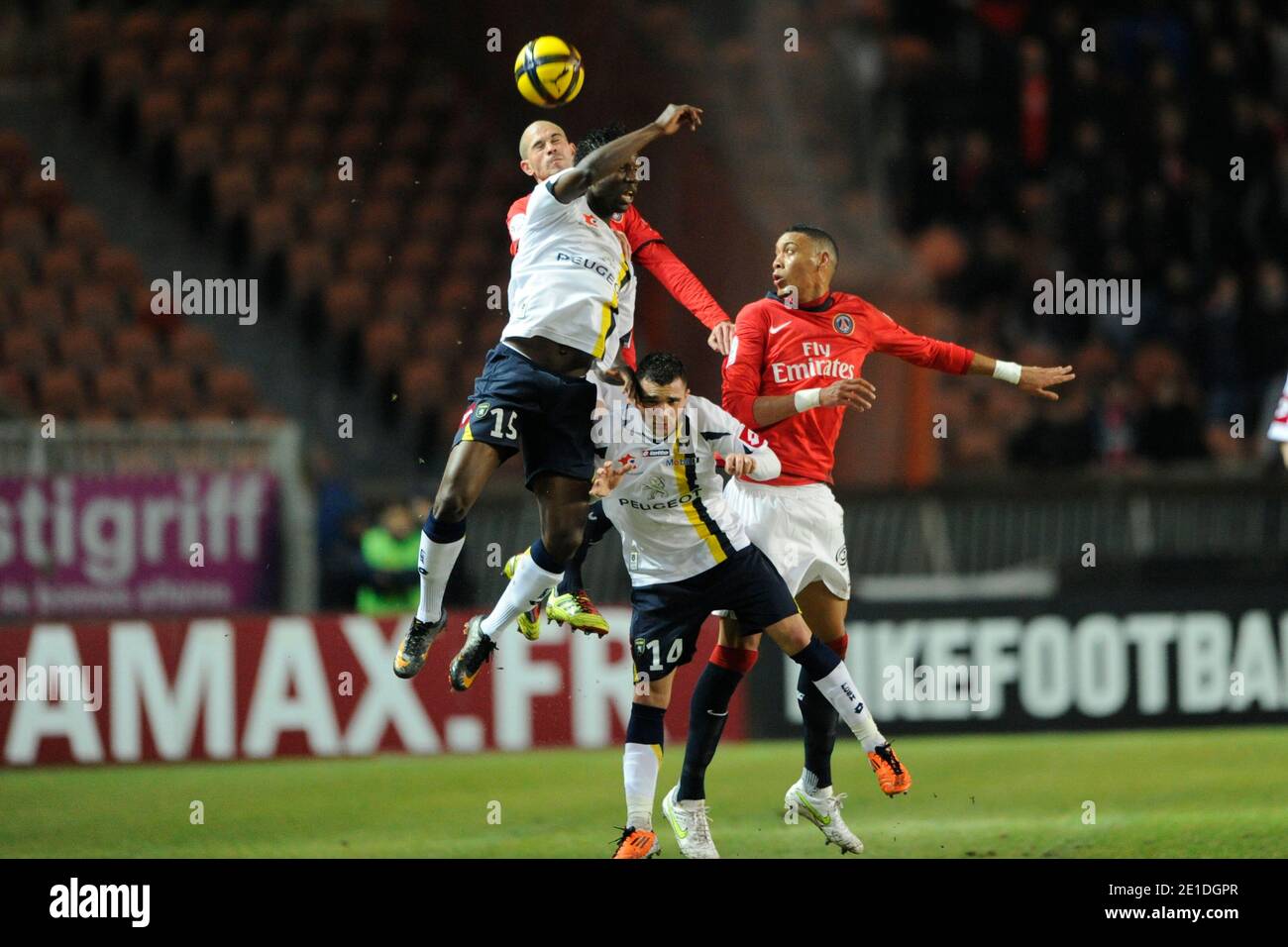 PSG's Christophe Jallet and Guillaume Hoarau battling Sochaux's Jacques ...