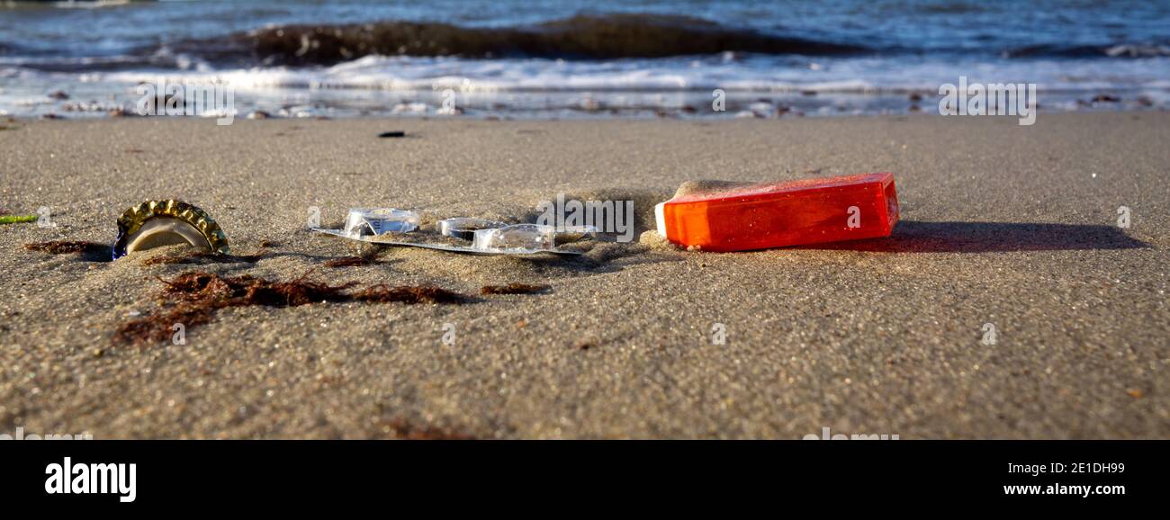 Sea garbage hi-res stock photography and images - Alamy
