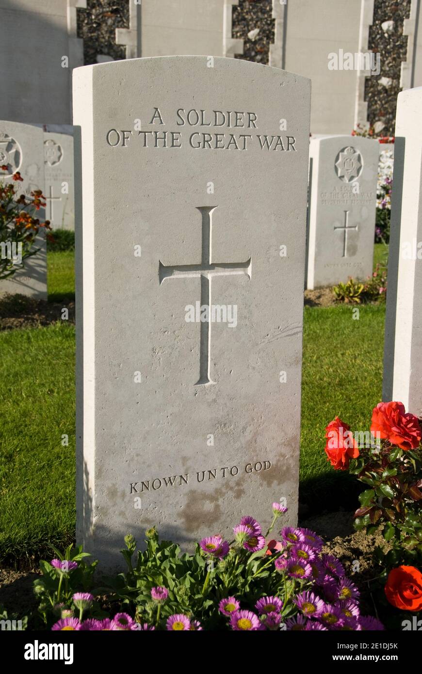 Graves of unknown World War One soldiers at the Tyne Cot Commonwealth ...