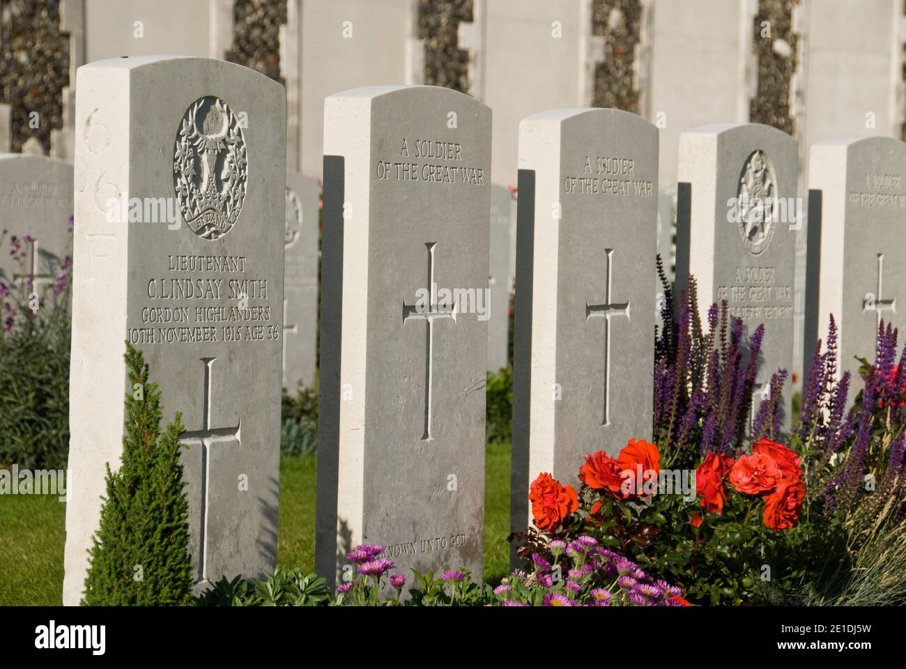 Graves of unknown World War One soldiers at the Tyne Cot Commonwealth ...