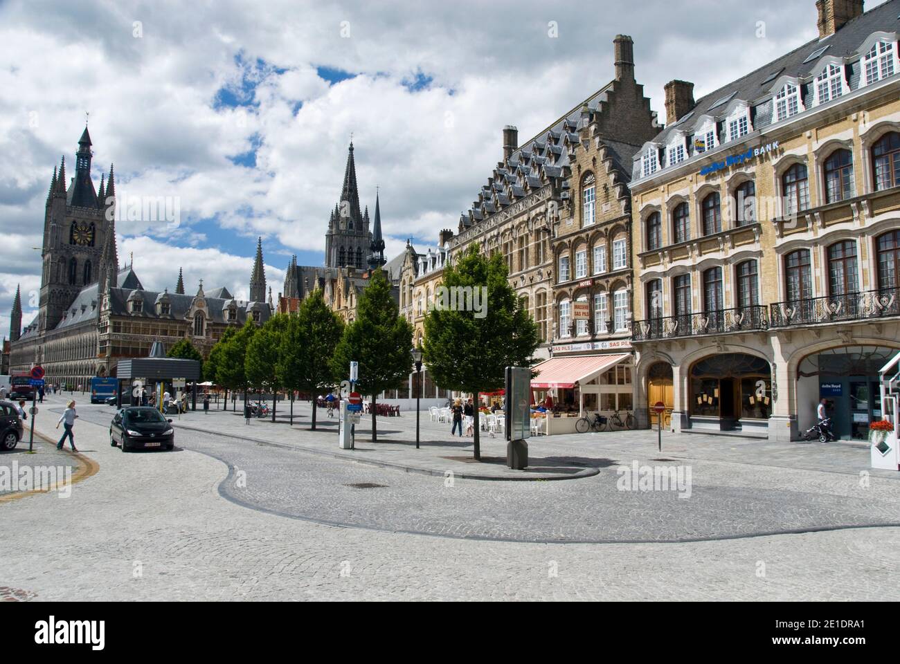 Market square ypres hi-res stock photography and images - Alamy
