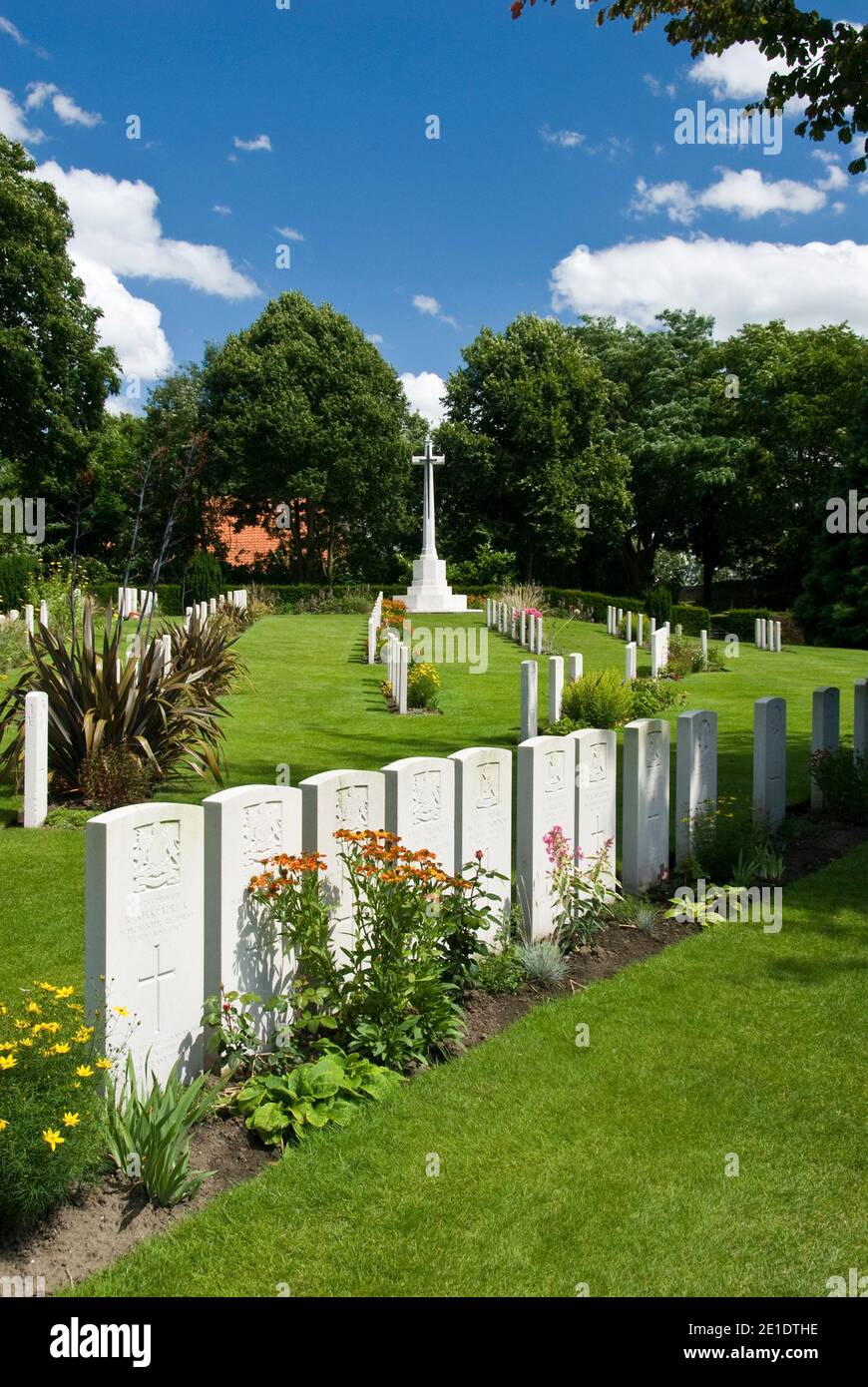 Lille cemetery hi-res stock photography and images - Alamy