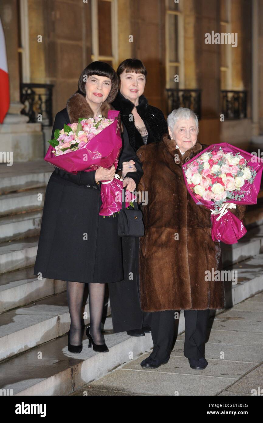 French singer Mireille Mathieu poses with her mother and her sister ...