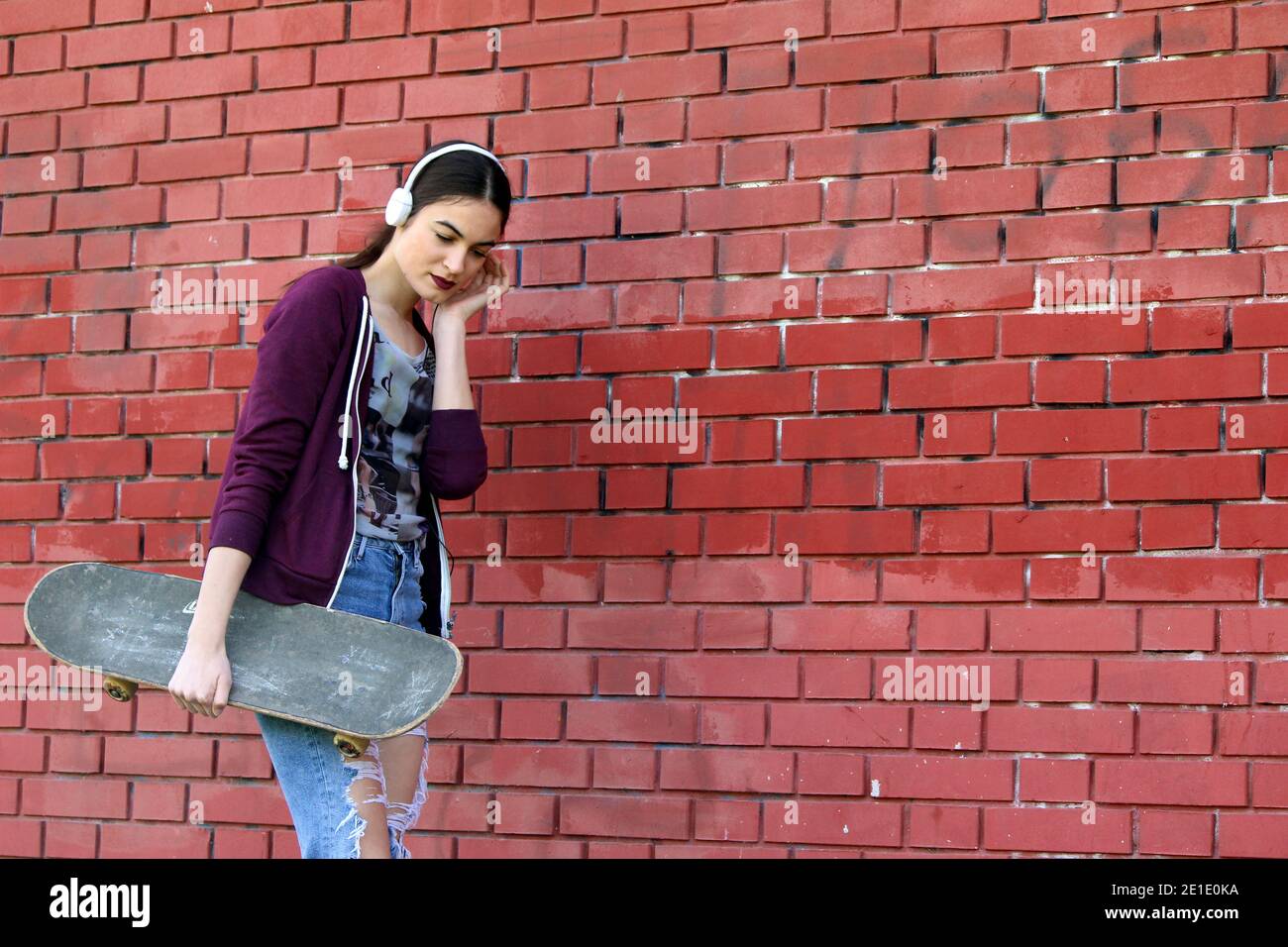 young skater listening music Stock Photo - Alamy