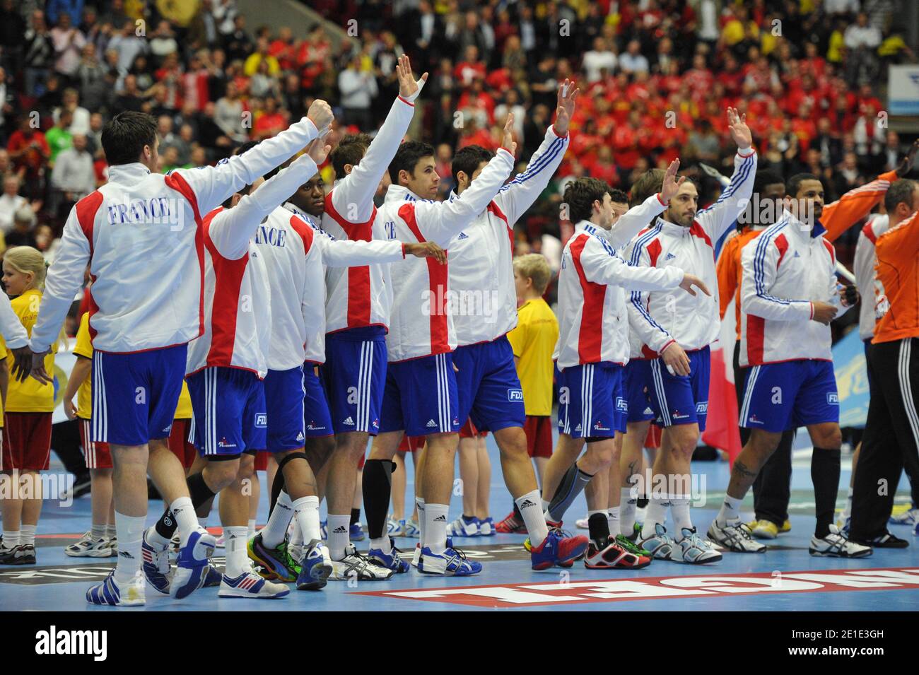 France's team celebrates after winning the Men's 2011 World ...