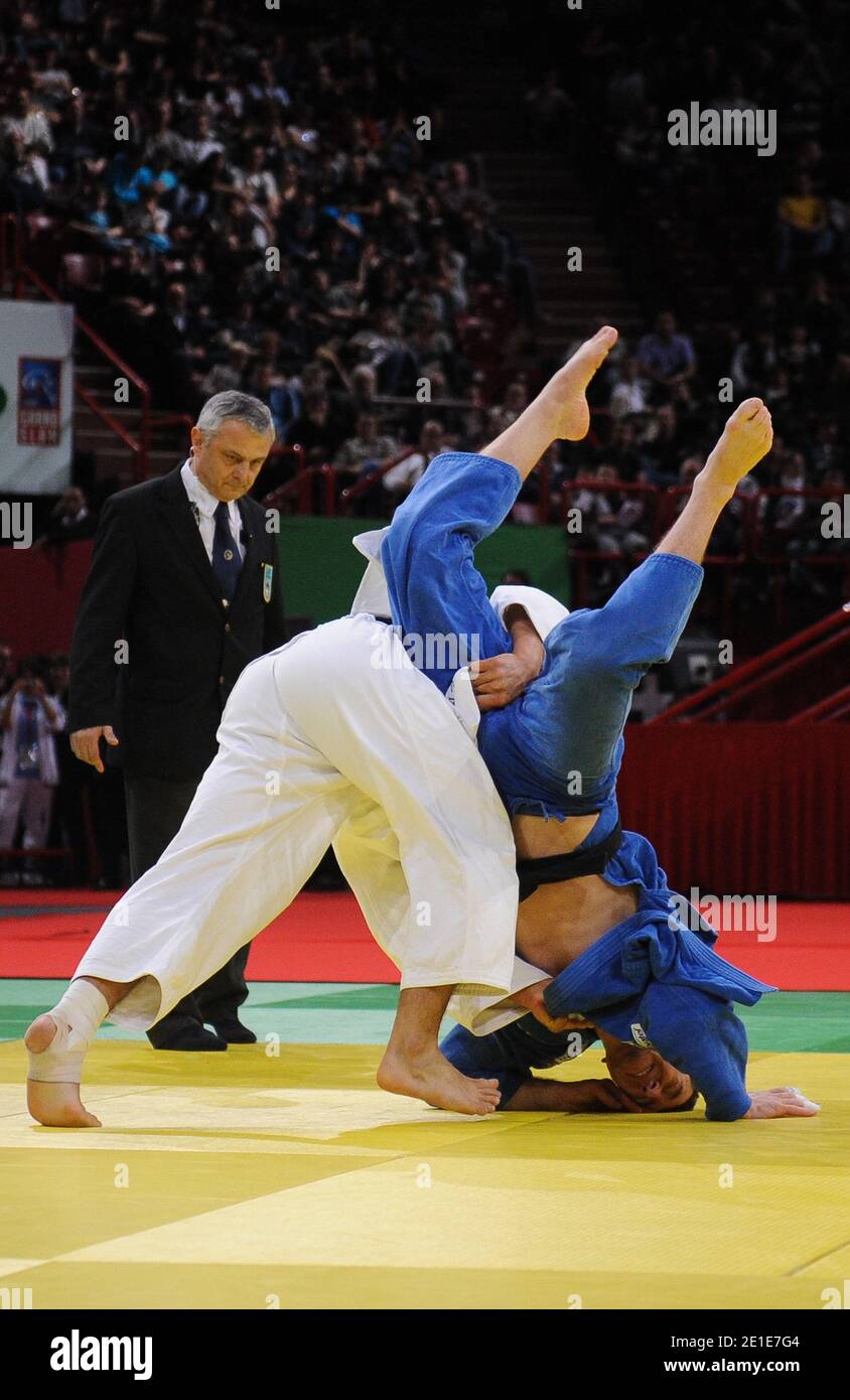 Brasil's Tiago Camilo (blue) battles with Japan's Daiki Nishima (White ...