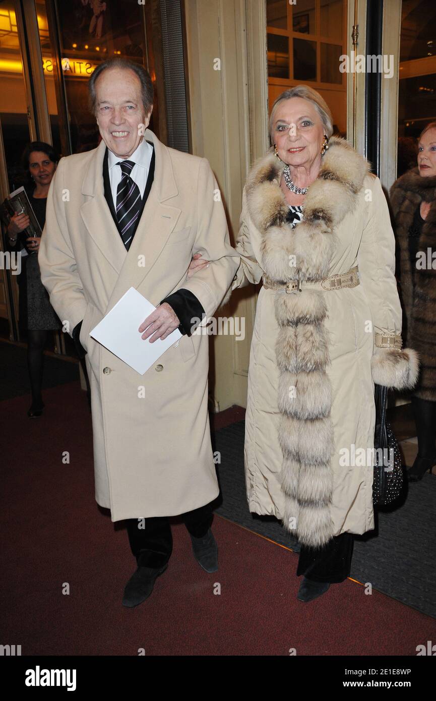 Count and countess of Paris arriving for the 'Gala Enfance Majuscule ...