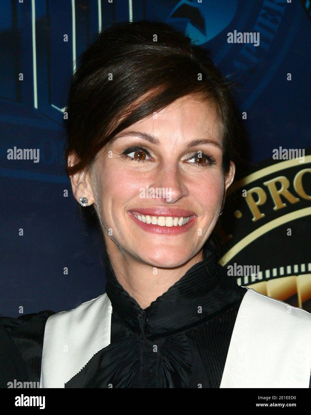 Julia Roberts arriving for the "American Society of Cinematographers ...