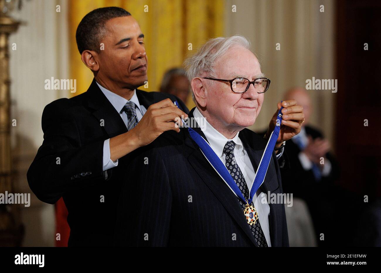President obama warren buffett washington dc medal of freedom hi-res ...