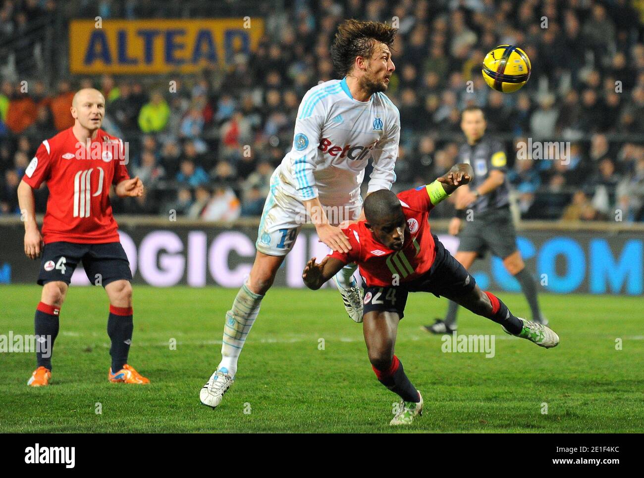 OM's Gabriel Heinze and LOSC's Rio Mavuba during the French First ...