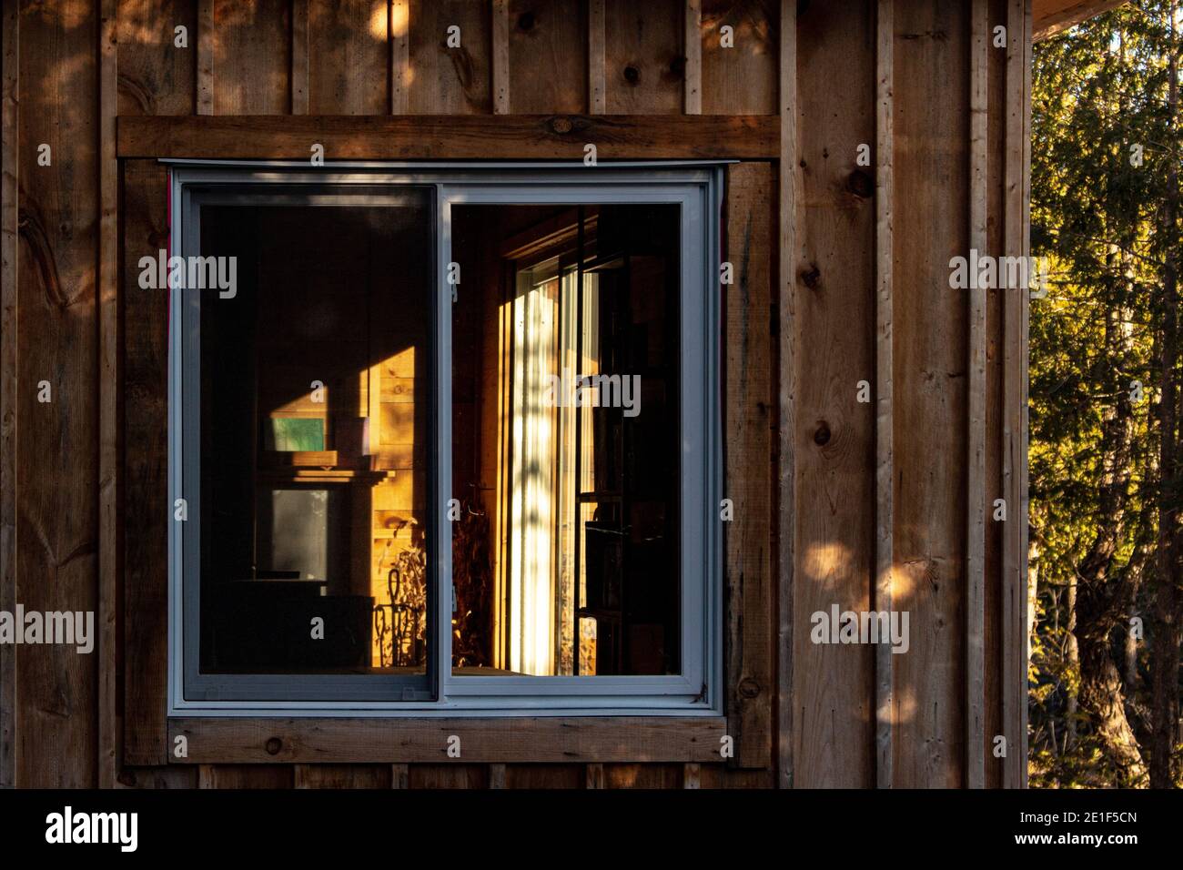 Canadian locally hand-built wood cabin Stock Photo - Alamy