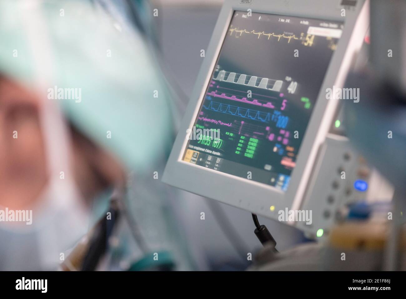 a monitoring screen shows patient data Stock Photo - Alamy