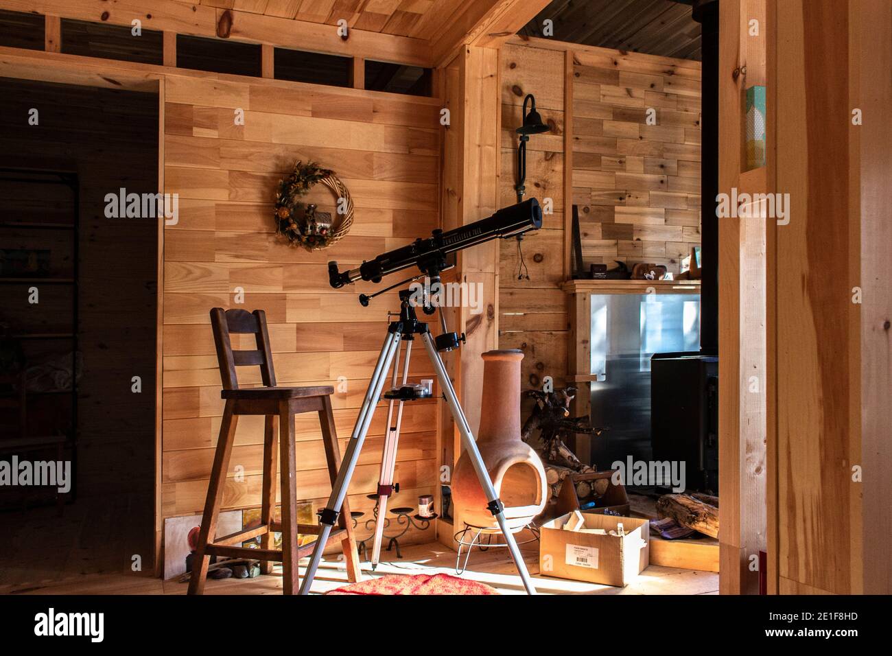 Canadian locally hand-built wood cabin Stock Photo - Alamy