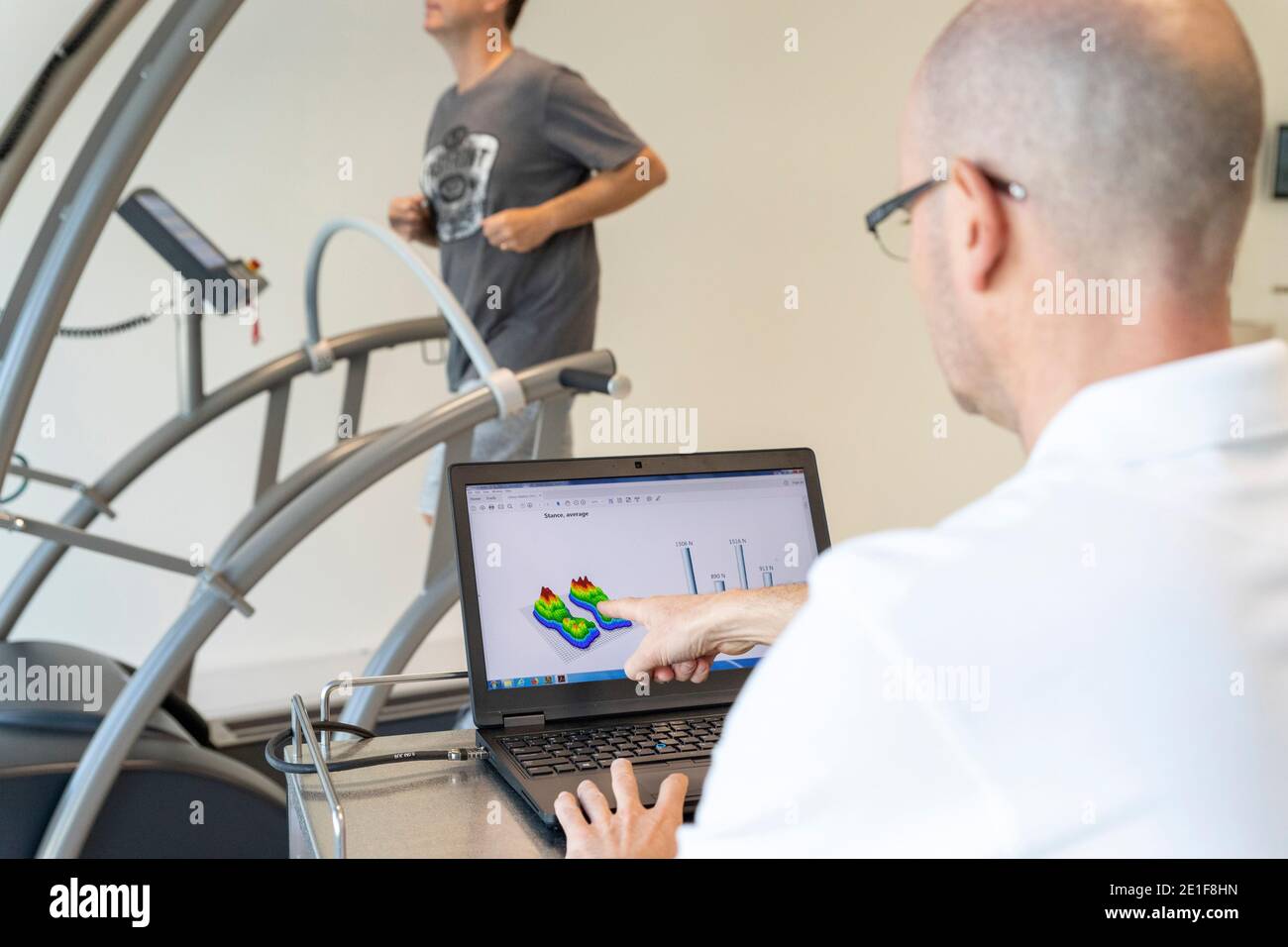 analysis of a patient's running on a treadmill Stock Photo - Alamy