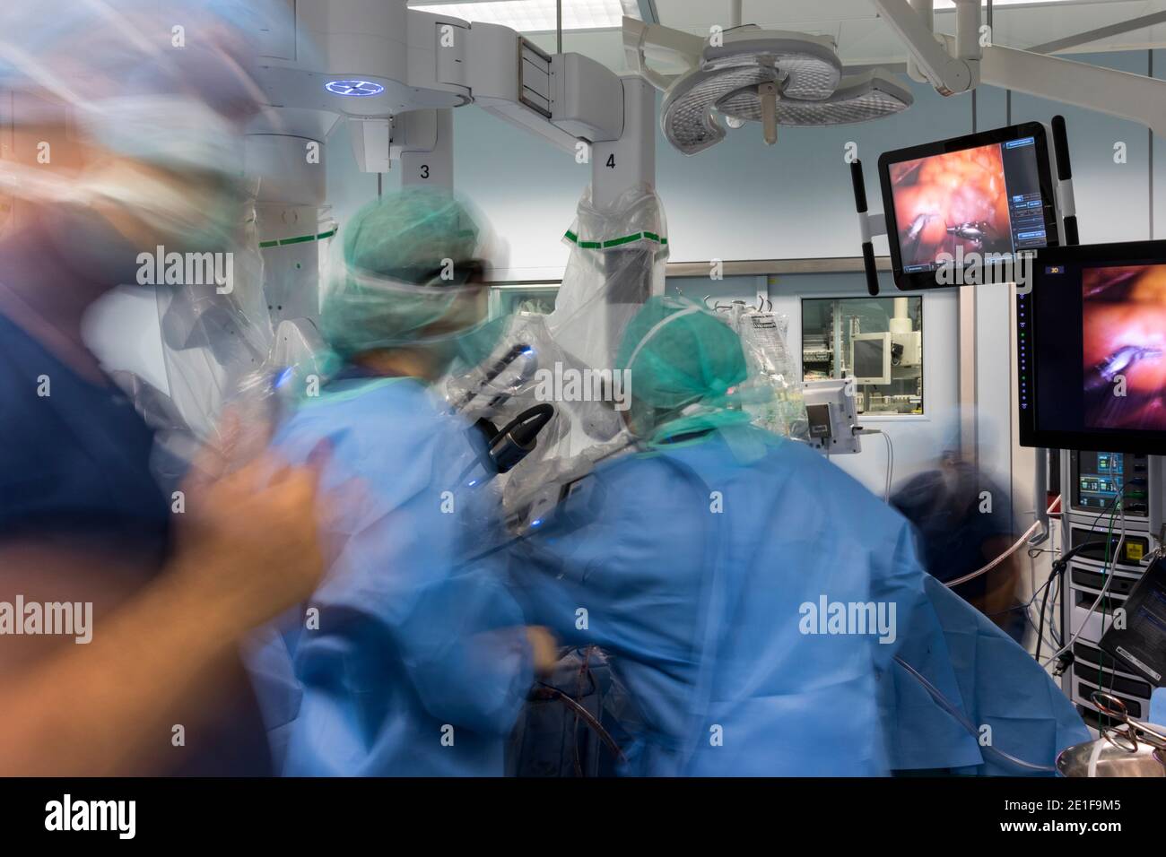 Busy hospital hi-res stock photography and images - Alamy