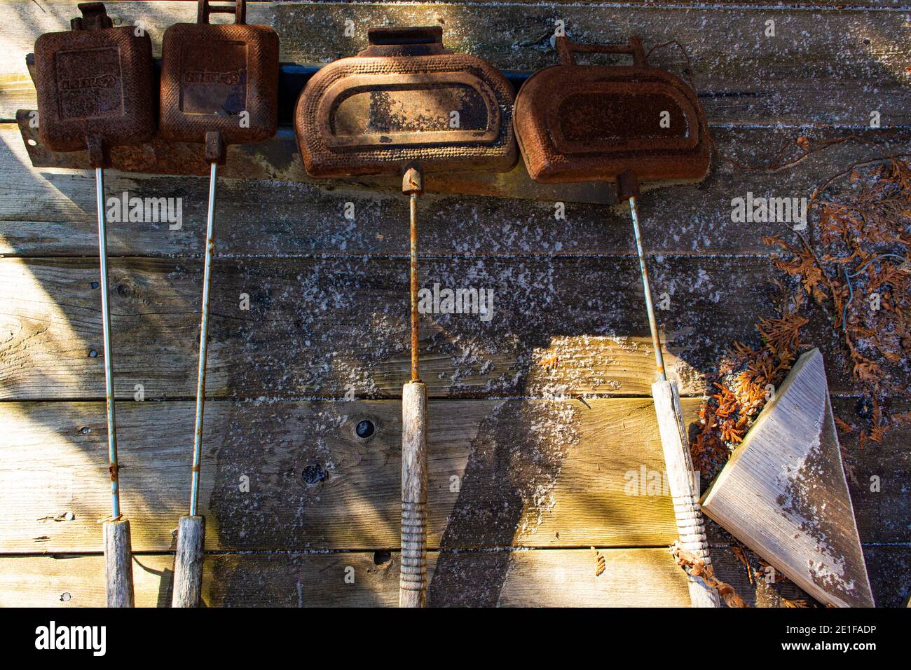 Canadian locally hand-built wood cabin Stock Photo - Alamy