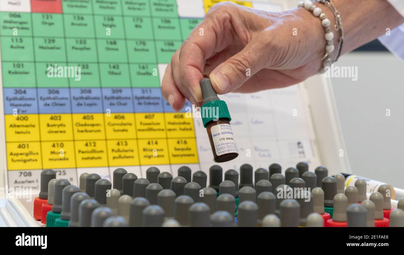 an allergist prepares a skin test Stock Photo - Alamy
