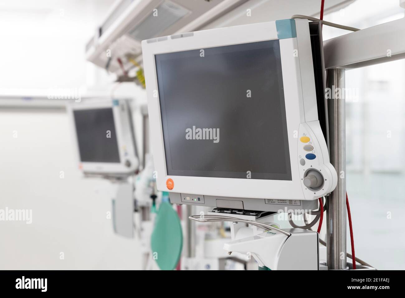 recovery room screen, post surgery Stock Photo - Alamy