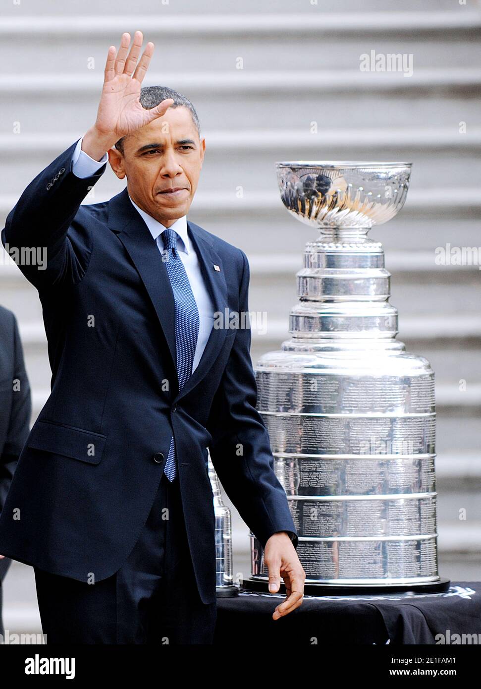 President Barack Obama poses with the Stanley Cup Champion Chicago ...