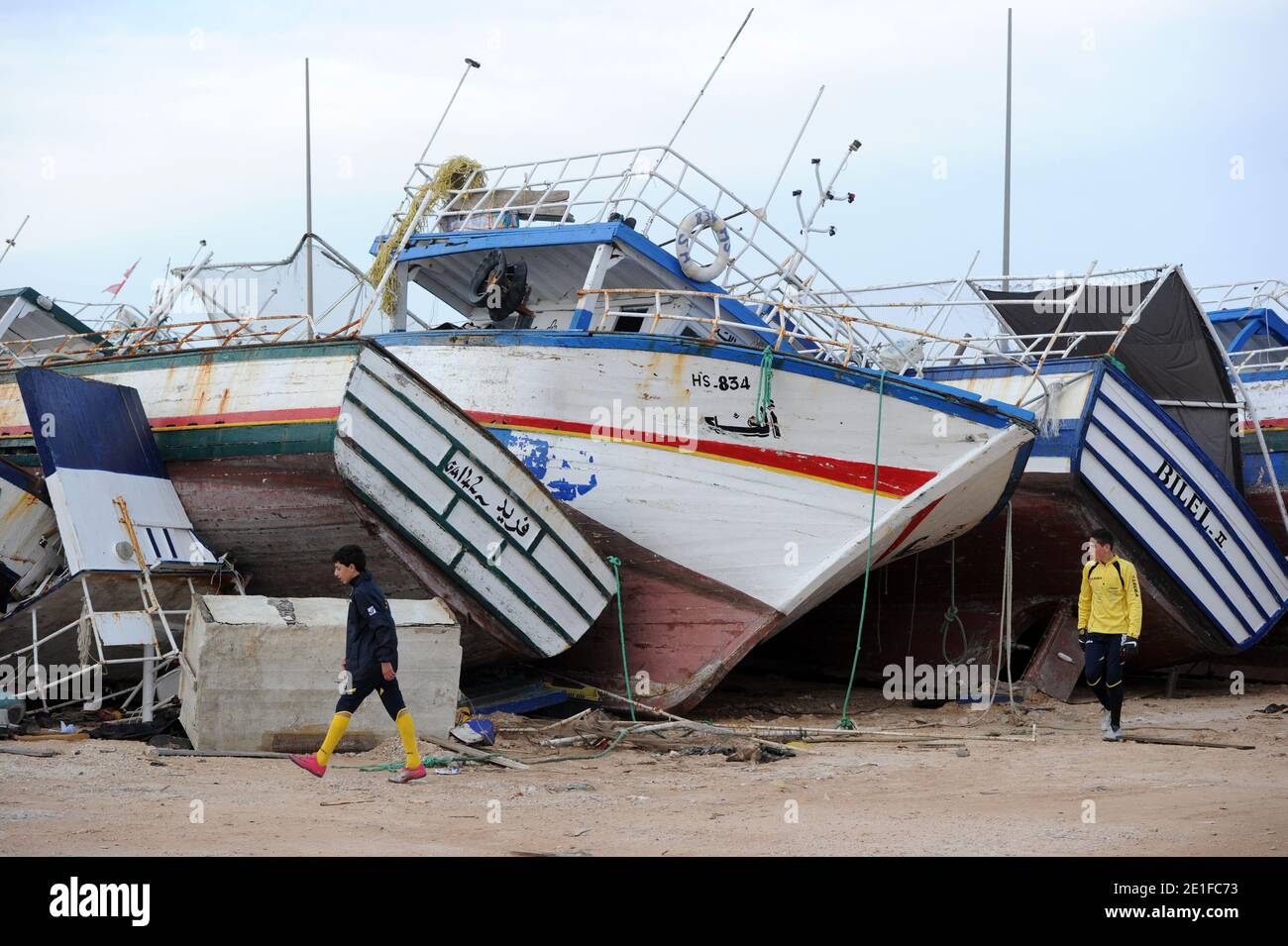 Swamped boat hi-res stock photography and images - Alamy