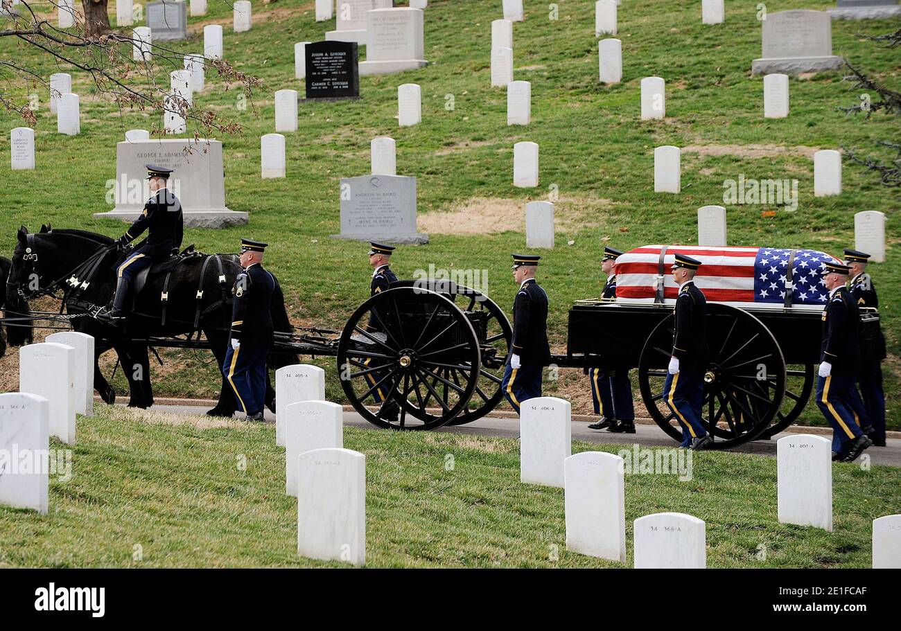The casket of U.S. Army Corporal Frank Buckles arrives at the gravesite ...