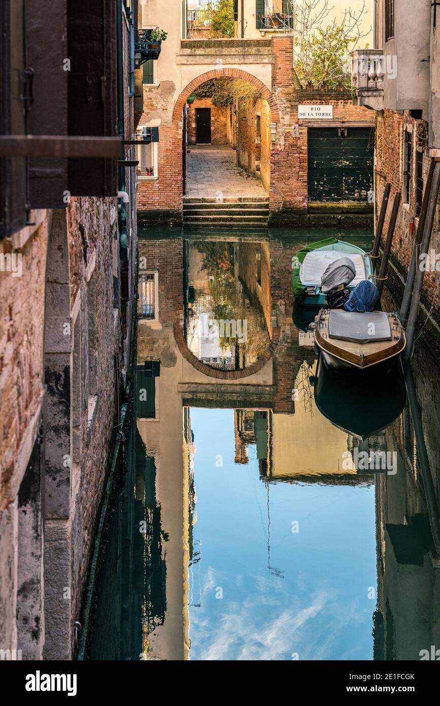 Venice facade reflection hi-res stock photography and images - Alamy