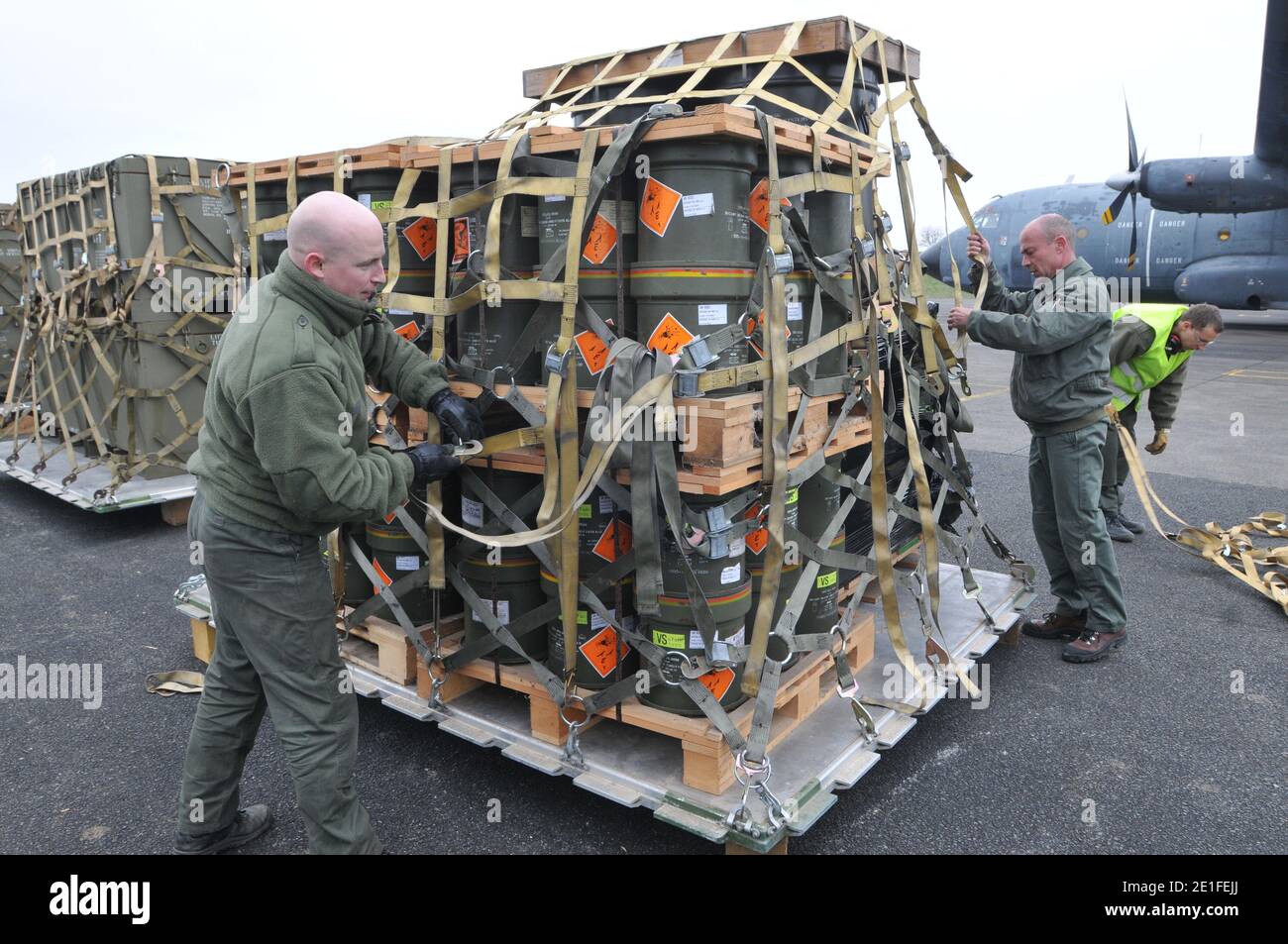 Guerre conflit transport militaire hi-res stock photography and images ...