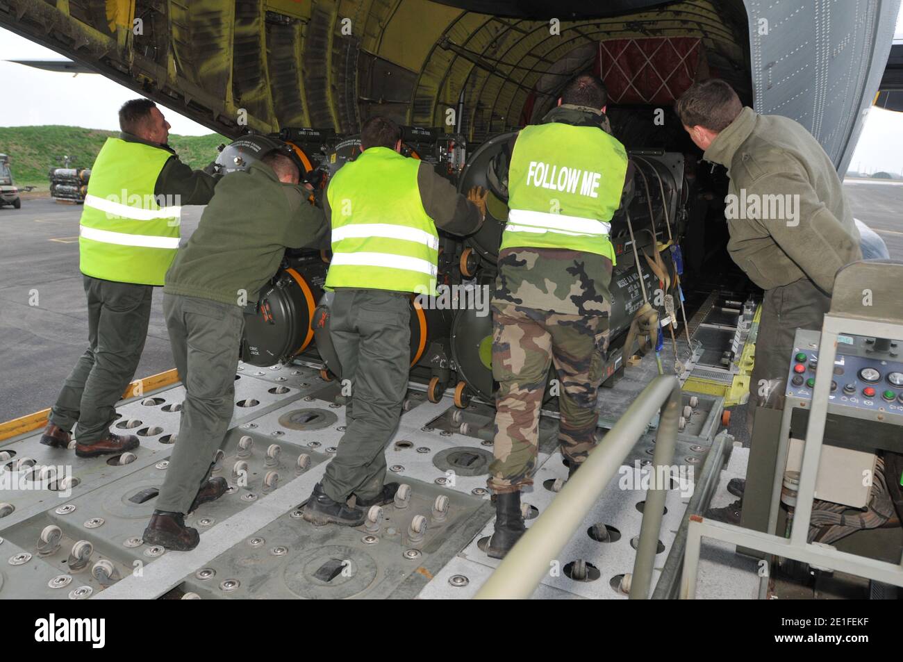 Guerre conflit transport militaire hi-res stock photography and images ...
