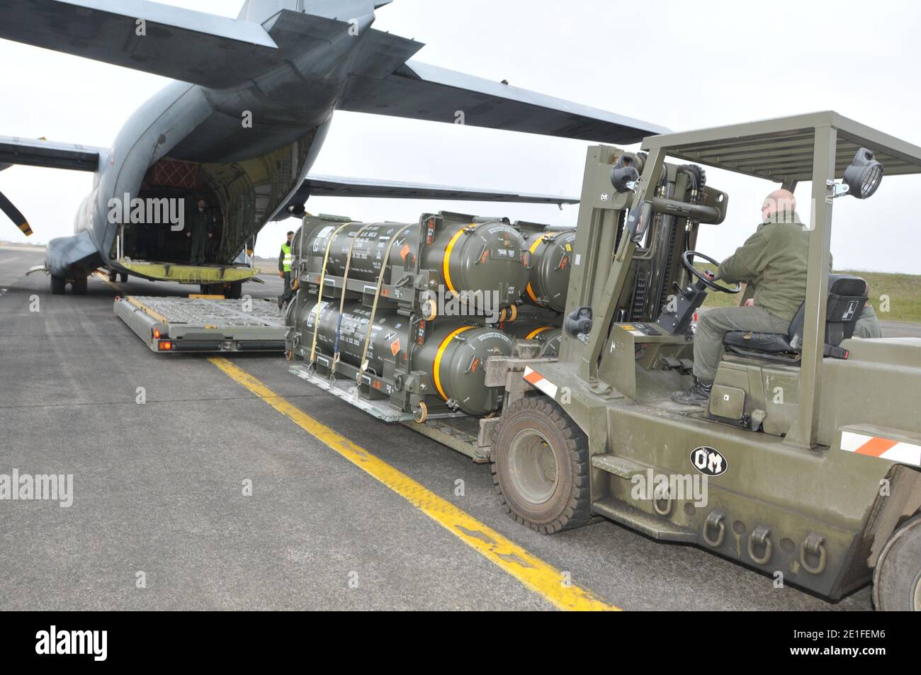 Guerre conflit transport militaire hi-res stock photography and images ...